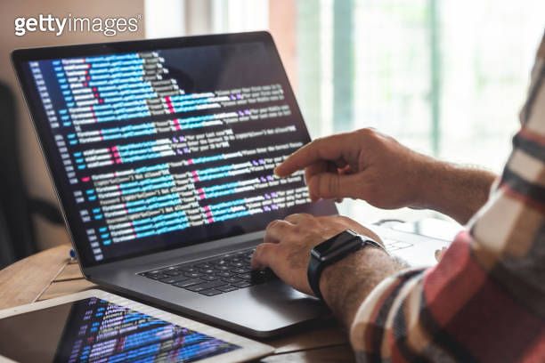 Man computer programmer freelancer working at home on new software program 이미지 (1458856360) - 게티 ...