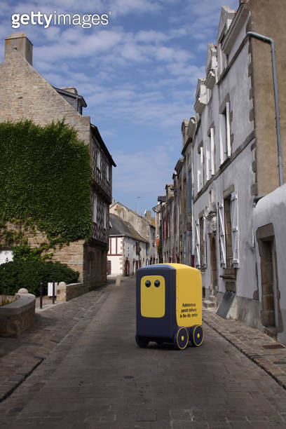 autonomous parcel delivery robot for city centers - 3D rendering ...