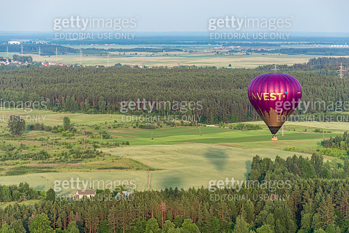 Hot Air Balloon Flight over Trakai, Vilnius, Lithuania 이미지 (1503996133 ...