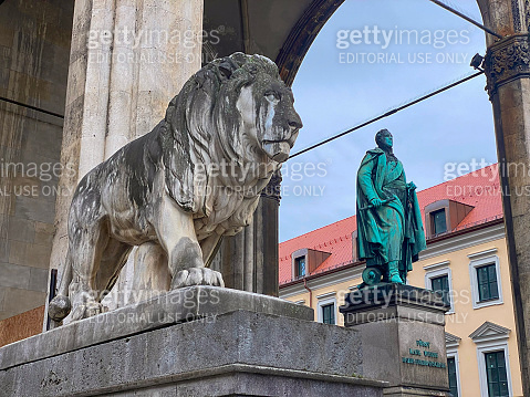 Statue of Karl Philipp von Wrede at The Feldherrnhalle 이미지 (1625535166 ...