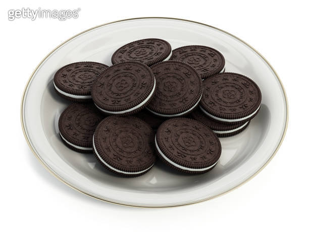 Generic, brandless sandwich cookies with cream in a serving plate 이미지 ...