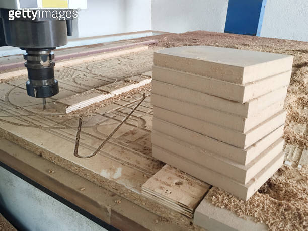 CNC milling machine with wooden chipboard mdf panels (1758407978) - 게티이미지뱅크