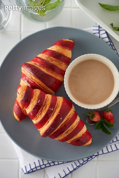 Croissants with two colors of stripes, including red (1532461323) - 게티이미지뱅크