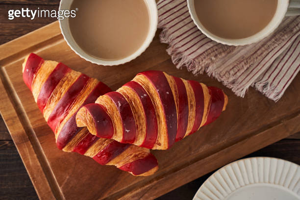 Croissants with two colors of stripes, including red (1532461358) - 게티이미지뱅크