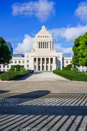 A quiet morning at the National Diet Building on a clear autumn day ...