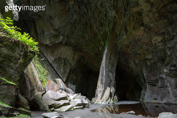 Cathedral Cave, Lake District 이미지 (1639887105) - 게티이미지뱅크