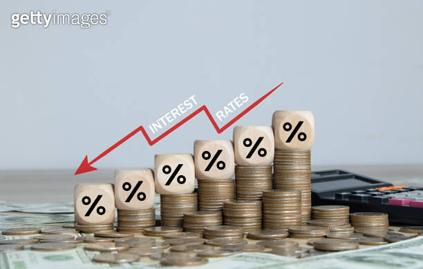 Interest rate decline, financial recession crisis, investment reduce ...