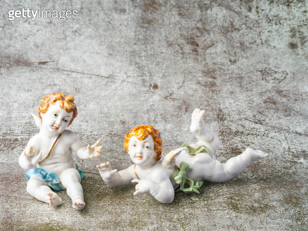 Two angels, symbols of the Catholic religion 이미지 (1763516377) - 게티이미지뱅크