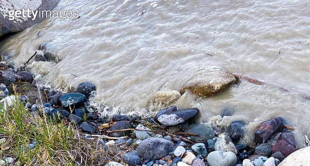 Alaska River Water With River Rocks 이미지 (1497442851) - 게티이미지뱅크