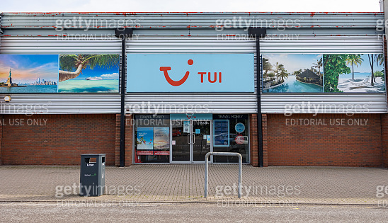 Tui shop front 이미지 (1713744218) - 게티이미지뱅크