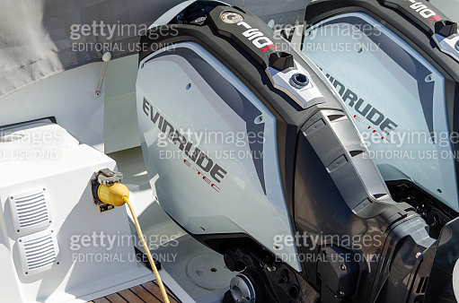 Couple of outboard motor BRP Evinrude. 이미지 (1778797501) - 게티이미지뱅크