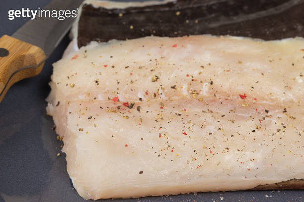 raw conger eel fillet, close-up, on a plate 이미지 (1944299089) - 게티이미지뱅크