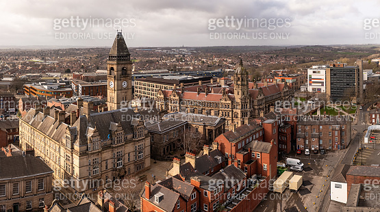 Aerial view of Wakefield Town Hall and County Hall buildings 이미지 ...