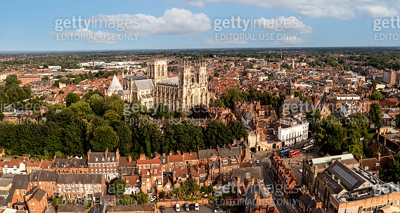 Aerial cityscape skyline of York city centre and Minster 이미지 ...