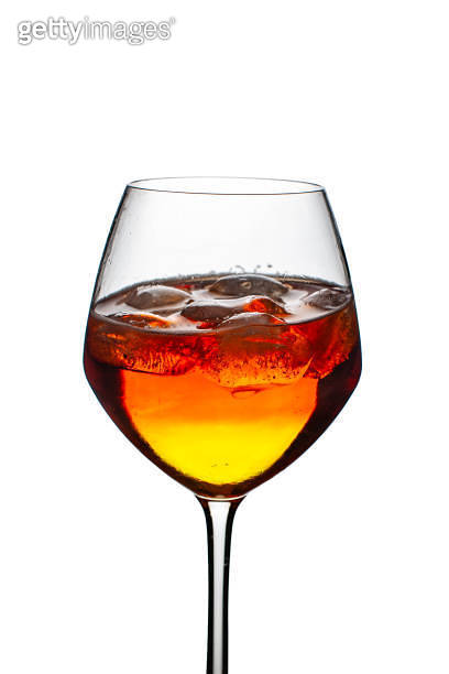 Gingerino with ice, a non-alcoholic aperitif famous in Italy 이미지 ...