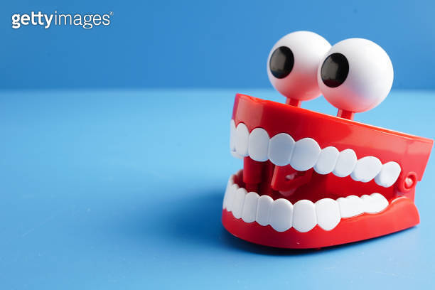 Funny red teeth with eye toy denture model for dental health care. 이미지 ...