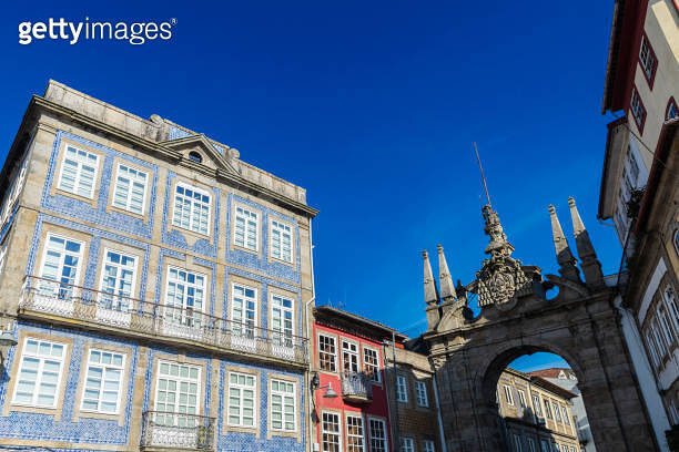 Triumphal arch of the New Gate in Braga, Portugal 이미지 (2149272955) - 게티 ...