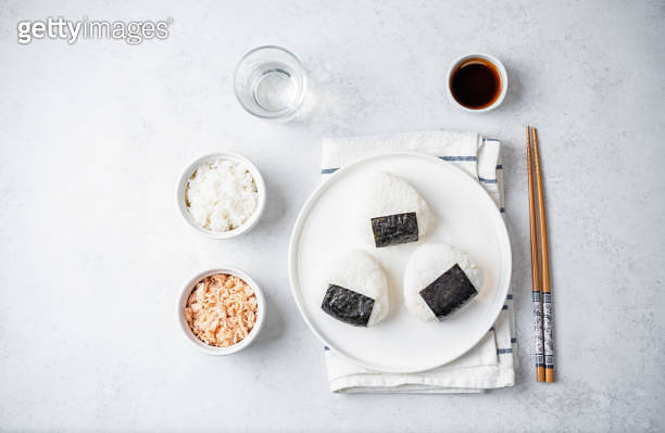 Onigiri, Japanese triangular rice balls stuffed with salmon 이미지 ...