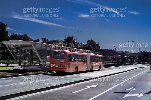 Bogota transmilenio bus station 이미지 (1930664919) - 게티이미지뱅크