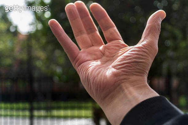 Gesture of Determination: Man extending his hand forward 이미지 ...