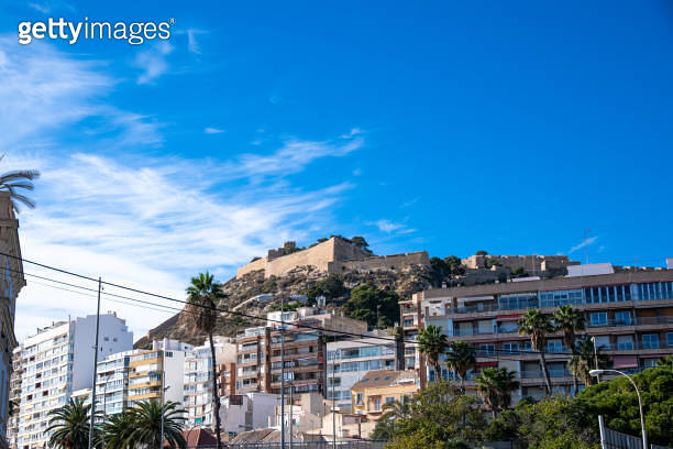 Alicante's Santa Barbara Castle Overlooking the City 이미지 (2032969032 ...
