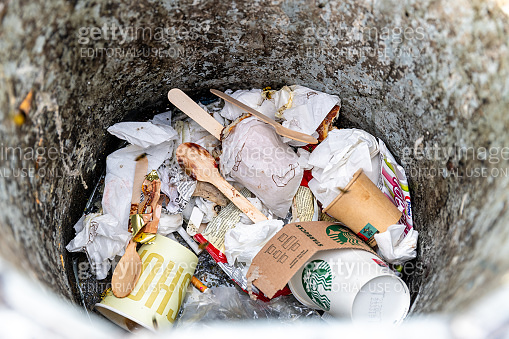 Trash Bin with Fast Food Packaging Waste 이미지 (2018500555) - 게티이미지뱅크