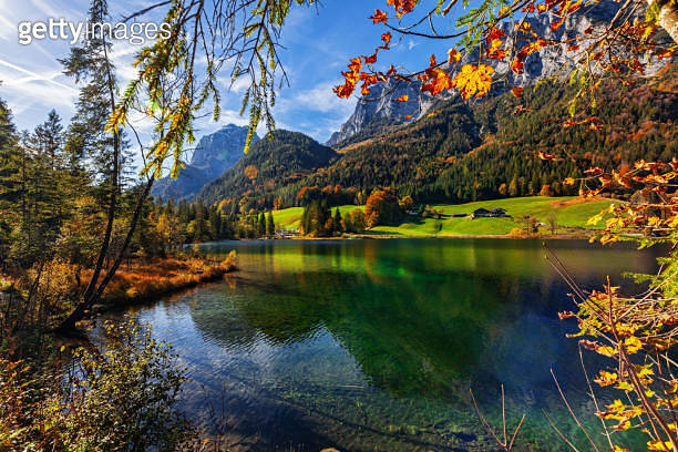 Hintersee lake in Ramsau at clear autumn day, Berchtesgaden park ...