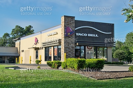 Taco Bell restaurant storefront exterior in Houston, TX USA. 이미지 ...