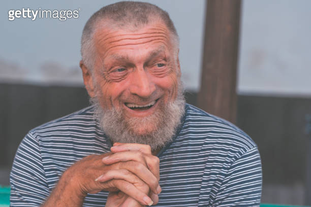 75 year old senior man laughs while having a good time outdoors. 이미지 ...