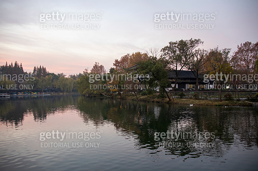 Sunrise scene inside Dongyuan park at Suzhou, China 이미지 (2165942197 ...