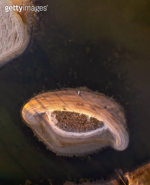Drone view of a small island in Mission Bay, San Diego California 이미지 ...