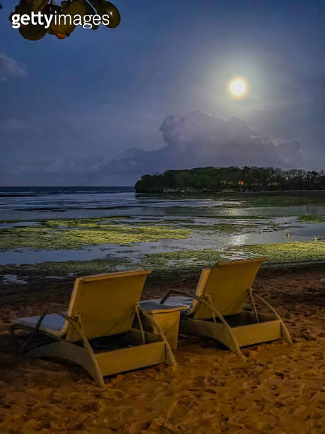 Night view of bali beach in Indonesia 이미지 (2148260928) - 게티이미지뱅크