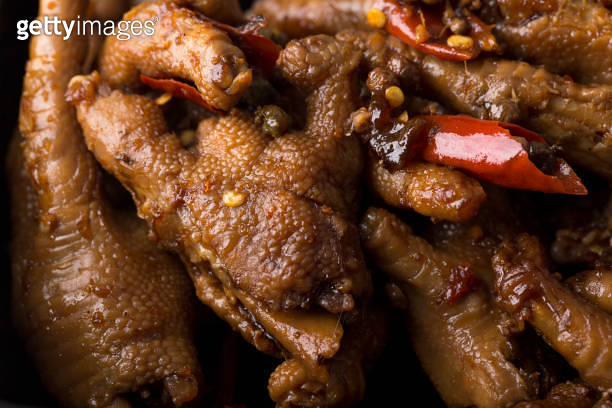 Close up view of Chinese food spicy chicken claws 이미지 (2153703015) - 게티 ...