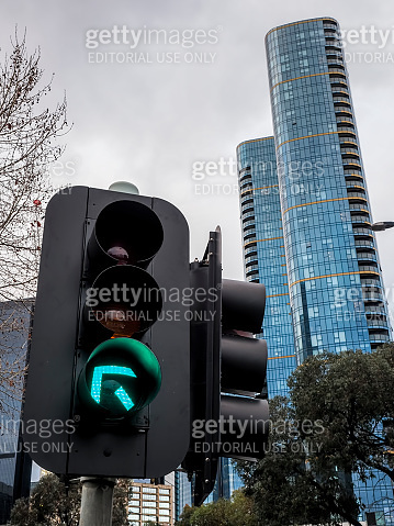 Green Arrow traffic direction light - Close-up view 이미지 (2053948326 ...