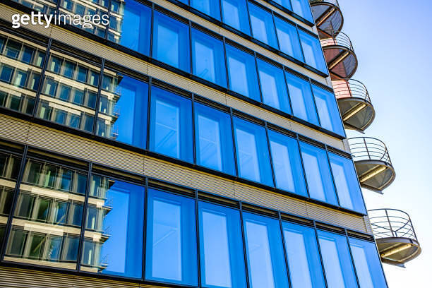 typical windows at an office building 이미지 (2093223901) - 게티이미지뱅크