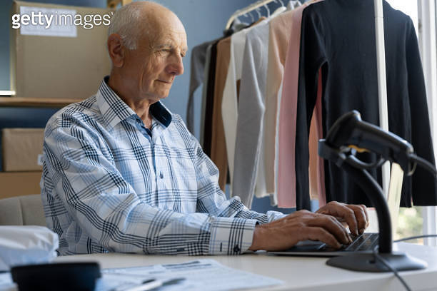 The owner of the online store prints to the buyer that the order is ...