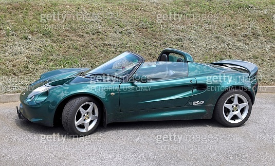 Side view of Lotus Elise S1, during a classic car rally. 이미지 ...