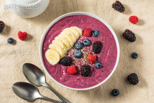 Homemade Healthy Berry Smoothie Bowl 이미지 (2147576237) - 게티이미지뱅크