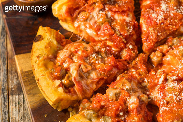 Homemade Mini Chicago Style Deep Dish Pizza 이미지 (2008372327) - 게티이미지뱅크