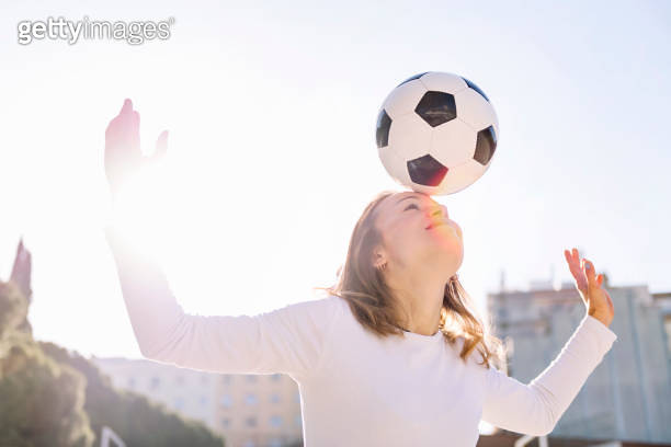young caucasian woman head touching a soccer ball 이미지 (2157711702) - 게티 ...
