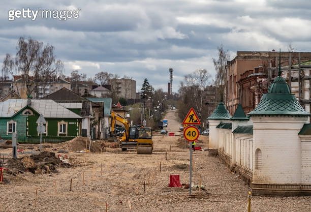 Major repair of the road surface on the old town street. 이미지 ...