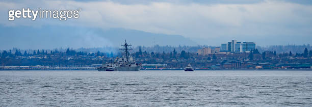Navy Vessel Returning to Everett Naval Shipyard in Washington State 이미지 ...