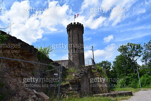 outer wall and tower of Château de Schlossberg 이미지 (2164158876) - 게티이미지뱅크