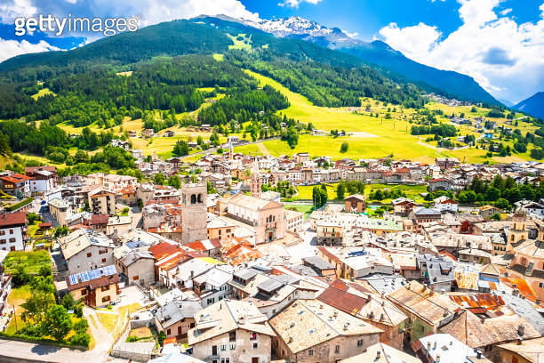 Town of Bormio in Italian Alps aerial view 이미지 (1916230621) - 게티이미지뱅크