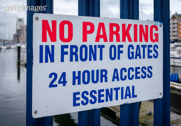 'No Parking in Front of Gates - 24 Hour Access Essential' - sign 이미지 ...