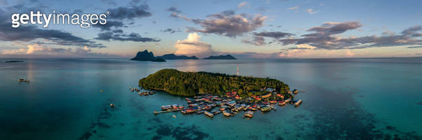 Aerial view of the Salakan island, Semporna Sabah, Malaysia. 이미지 ...