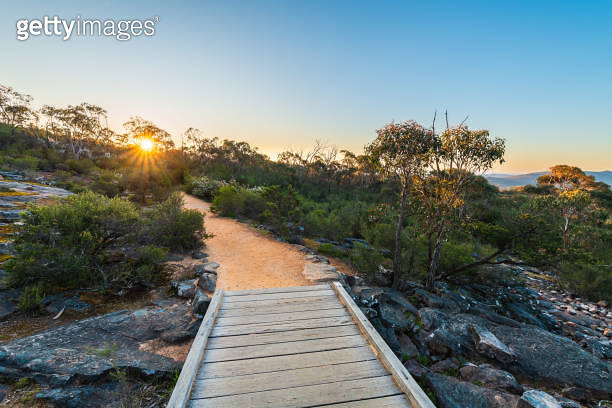 Beautiful Grampians mountains walking trail at sunset 이미지 (2155263370 ...
