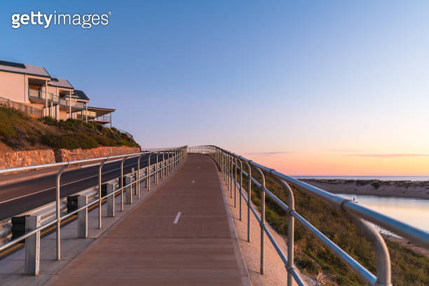 Port Noarlunga shared footpath and bike track along the Onkaparinga ...