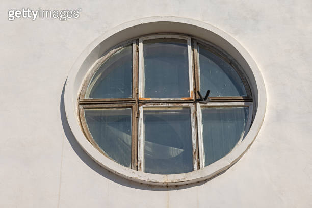 Big Round Window 이미지 (2147636793) - 게티이미지뱅크
