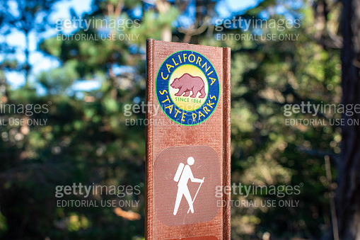 Seal of California State Parks on hiking trail signpost. Close up. 이미지 ...